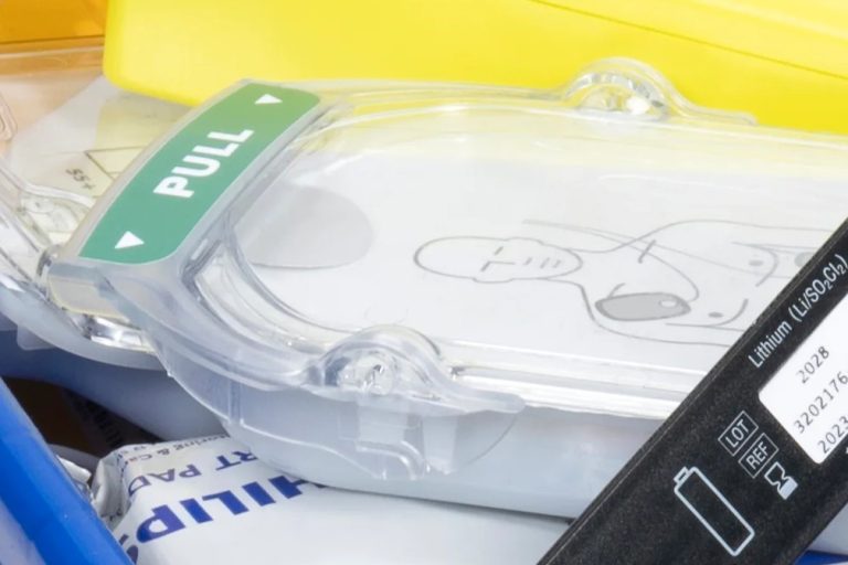 The Basics of AEDs: Keeping It Up to Date - GulfPhysio - UAE's Online ...